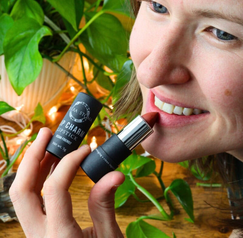 11 Zero Waste Makeup Brands (Plastic-free & Refillable)