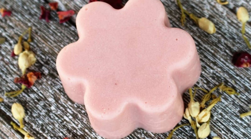 11 Plastic-Free Shampoo & Conditioners For A Zero Waste Do