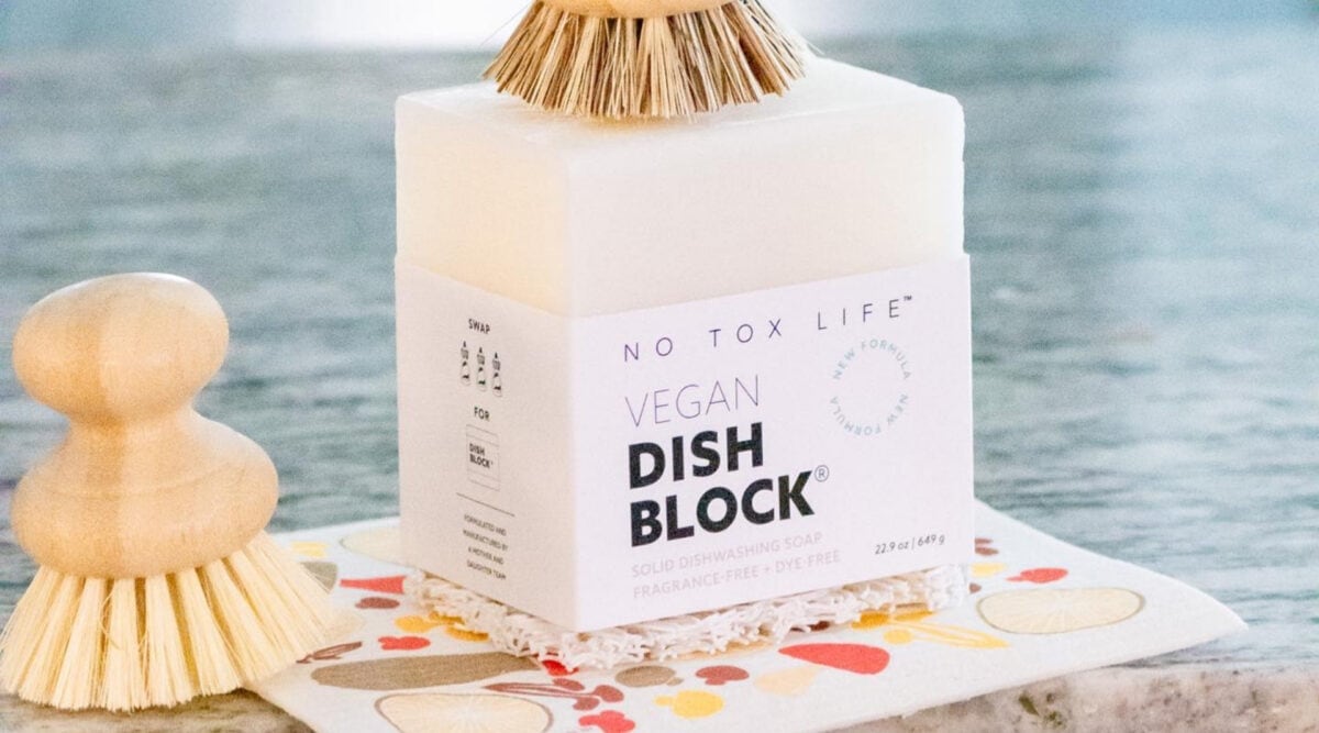 7 Zero Waste Dish Soaps For Clean Plates & A Clean Planet