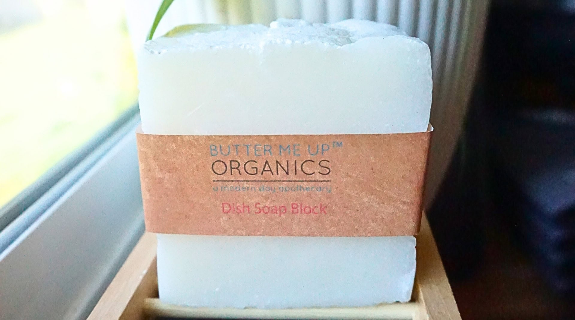 7 Zero Waste Dish Soaps For Clean Plates & A Clean Planet