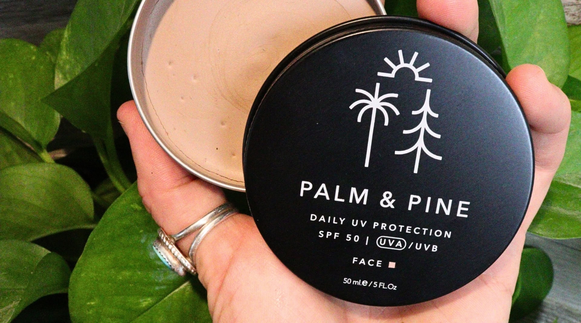 10 Zero Waste Sunscreen Alternatives For A More Sustainable SPF