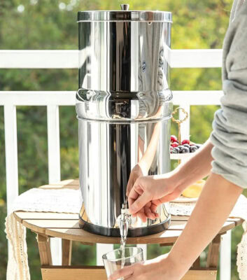 7 (Mostly) Plastic-Free Water Filters Purifying H20 For Non-Toxic Hydration