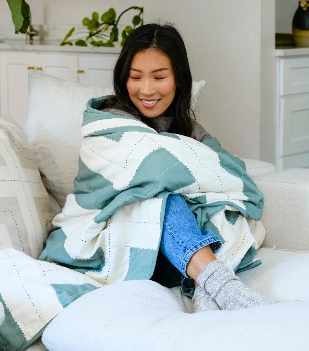 7 Organic Blankets To Naturally Warm Your Body Up