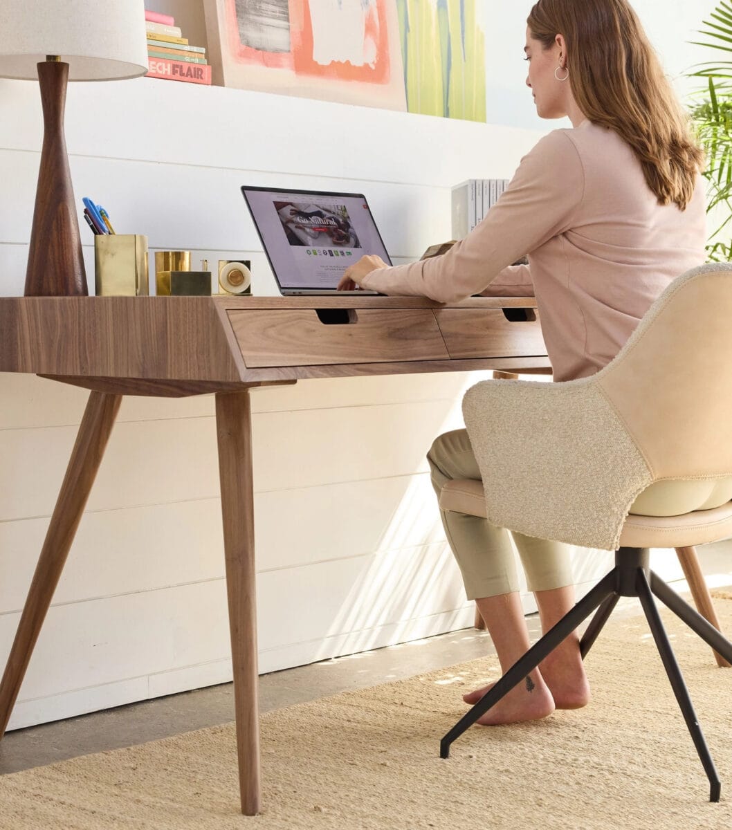 7 Eco-friendly & Non-Toxic Desks For 2025