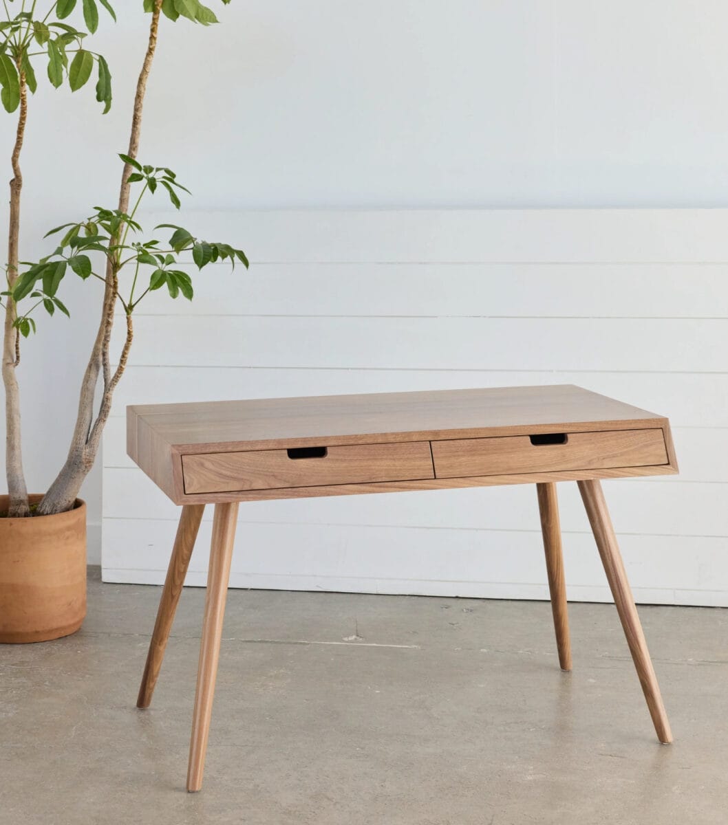 7 Eco-friendly & Non-Toxic Desks For 2025