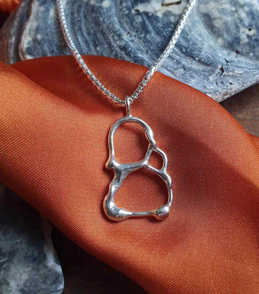 8 Minimalist Jewelry Brands For Understated Elegance