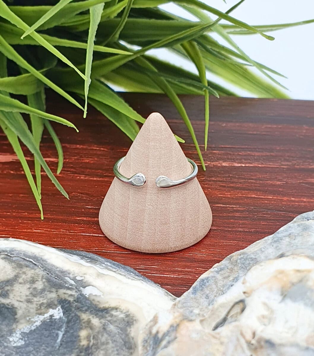 8 Minimalist Jewelry Brands For Understated Elegance