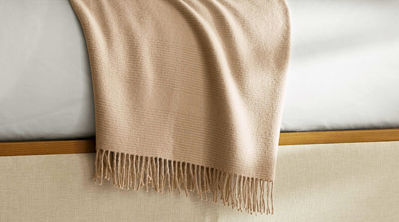 7 Sustainable Blankets For All The Eco-Friendly & Conscious Cozies