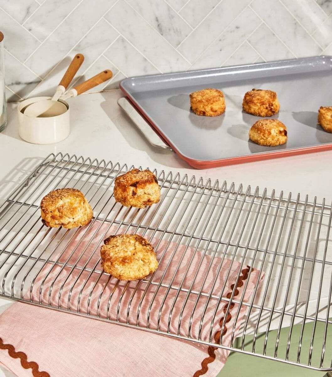 7 Non-Toxic Bakeware Brands To Heat Up Pastries, Not the Planet