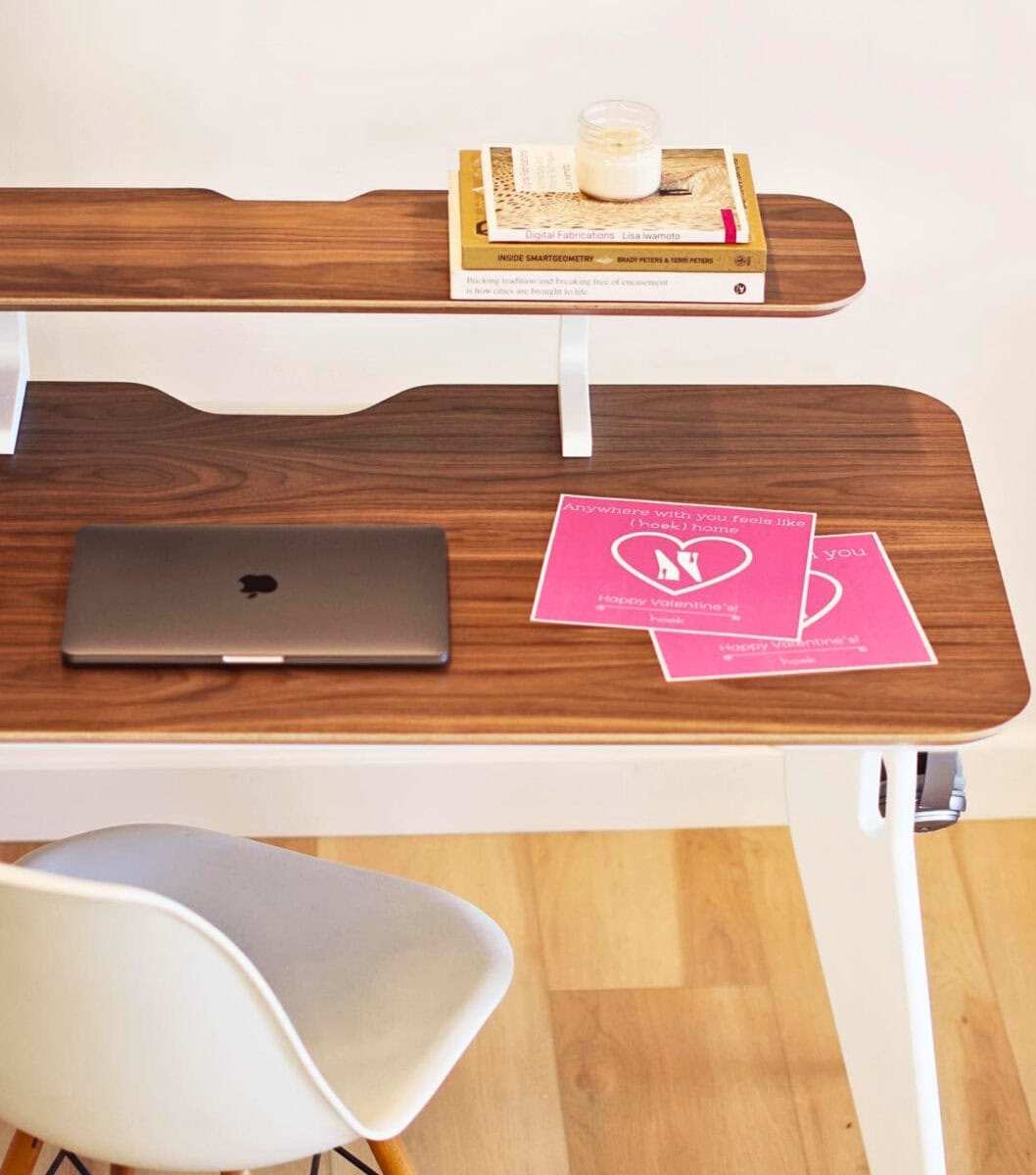 7 Eco-friendly & Non-Toxic Desks For 2025
