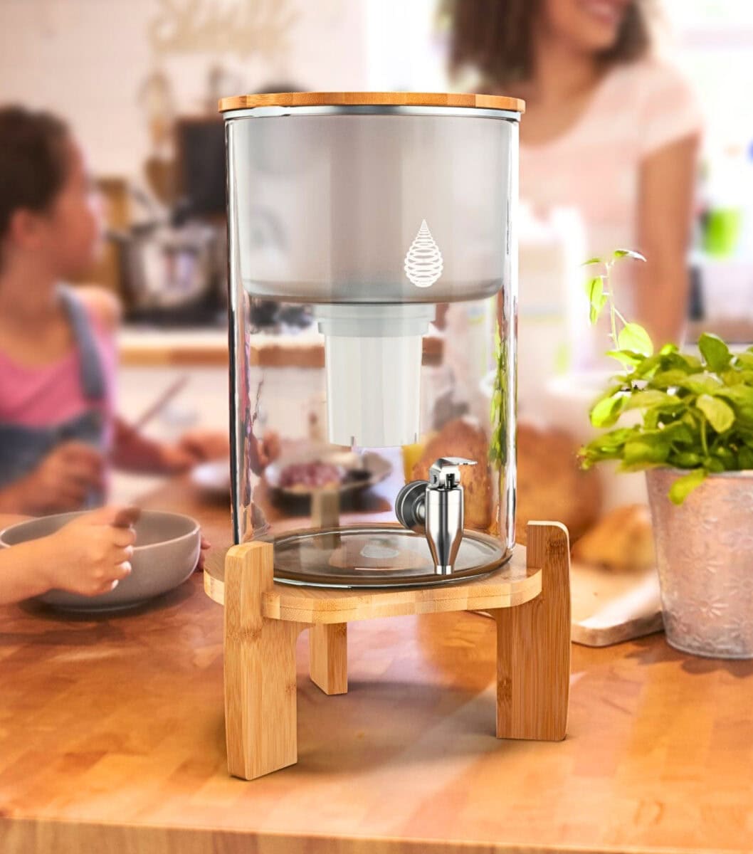 7 (Mostly) Plastic-Free Water Filters Purifying H20 For Non-Toxic Hydration