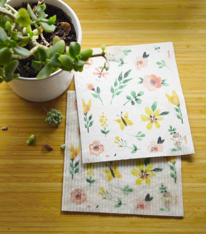 7 Paper Towel Alternatives To Ditch The Flimsy & Embrace Eco-Friendly
