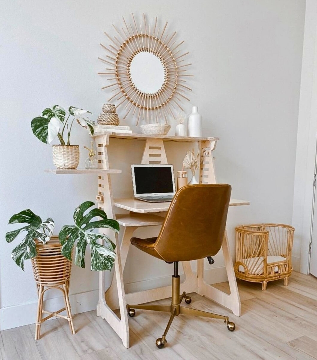 7 Eco-friendly & Non-Toxic Desks For 2025