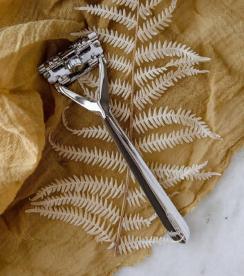 7 Sustainable Women's Razors For a Clean Shave & Cleaner Planet