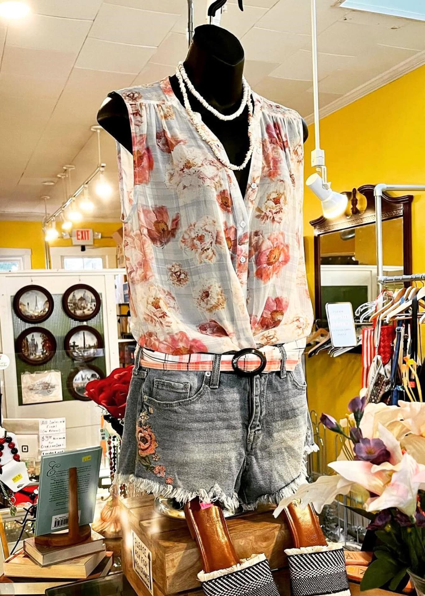 11 Best Thrift Stores in Chicago That Will Blow You Away