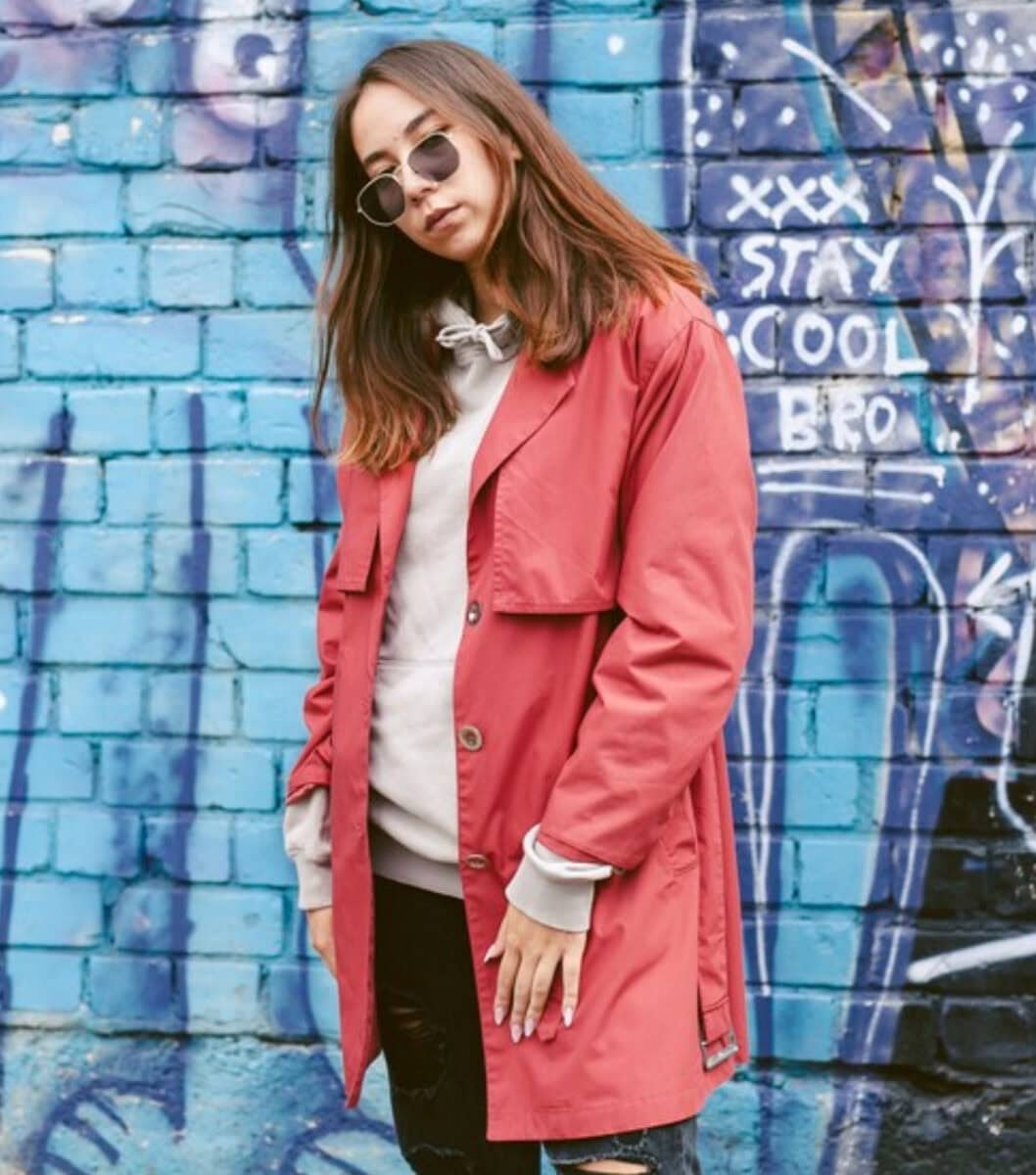 11 Best Online Vintage Stores Reviving Retro Styles & Threads