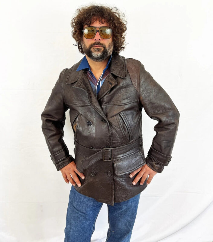 11 Best Online Vintage Stores Reviving Retro Styles & Threads