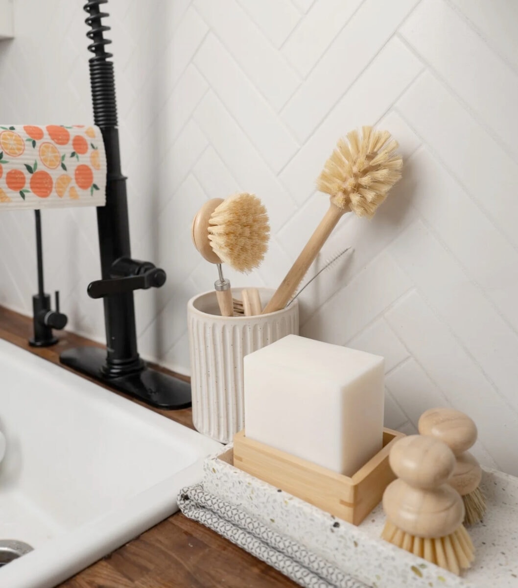 7 Zero Waste Dish Soaps For Clean Plates & Less Waste