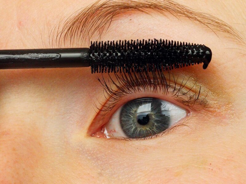 DIY Mascara: The Easy, Affordable & Natural Way to Lush Lashes