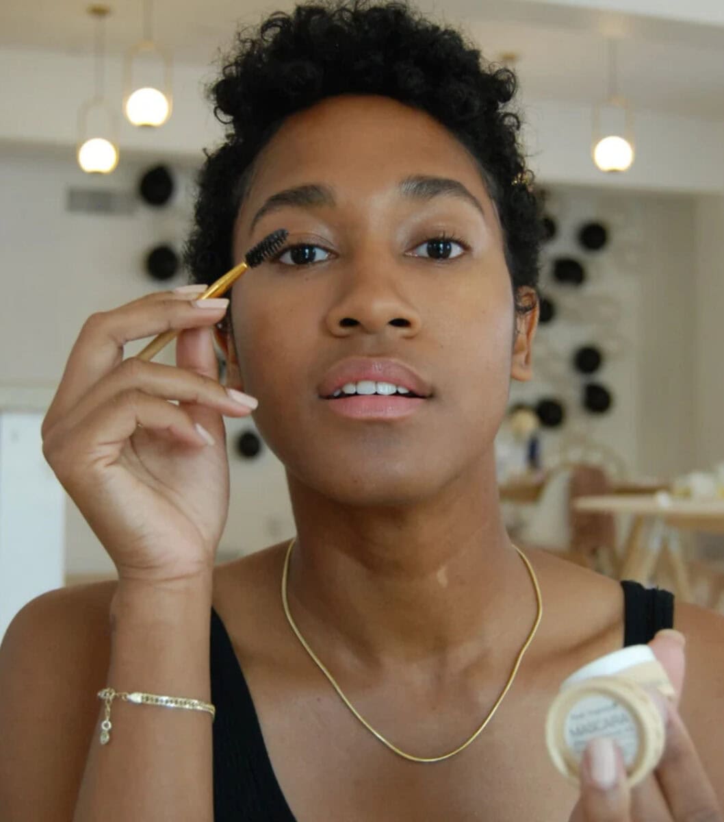 7 Best Zero Waste Mascara Brands For Beautiful Lashes