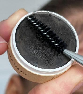 7 Best Zero Waste Mascara Brands For Beautiful Lashes